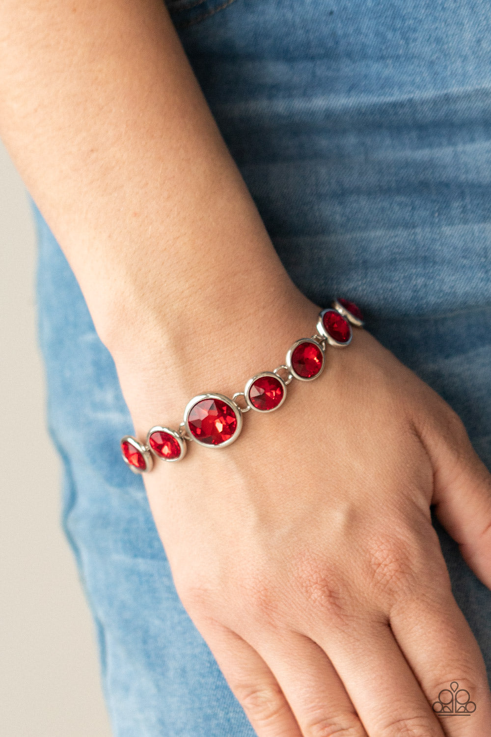 Lustrous Luminosity - Red – Jules & Accessories